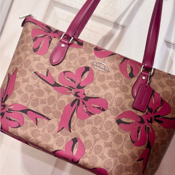 Coach | Bags | Nwt Coach Gallery Tote Bag In Signature Canvas With Bow ...